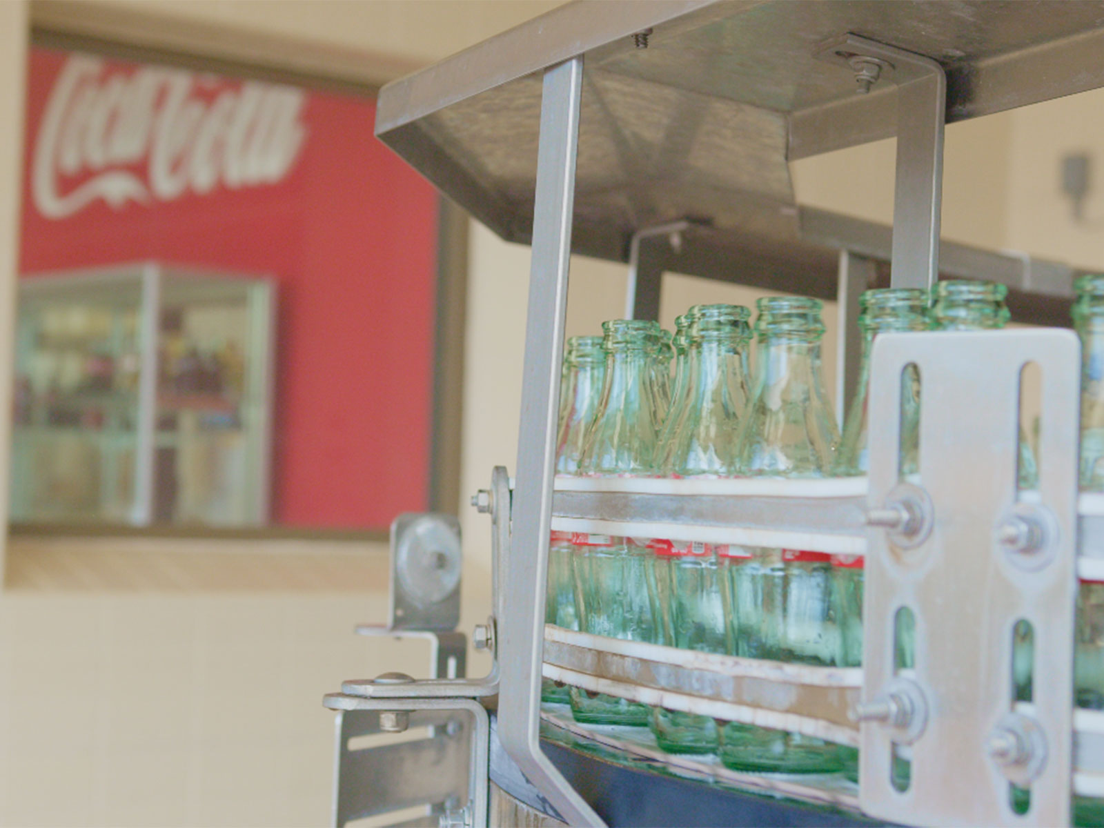 Coca-Cola UNITED Partners with O-I to Recycle Glass Bottles | OI